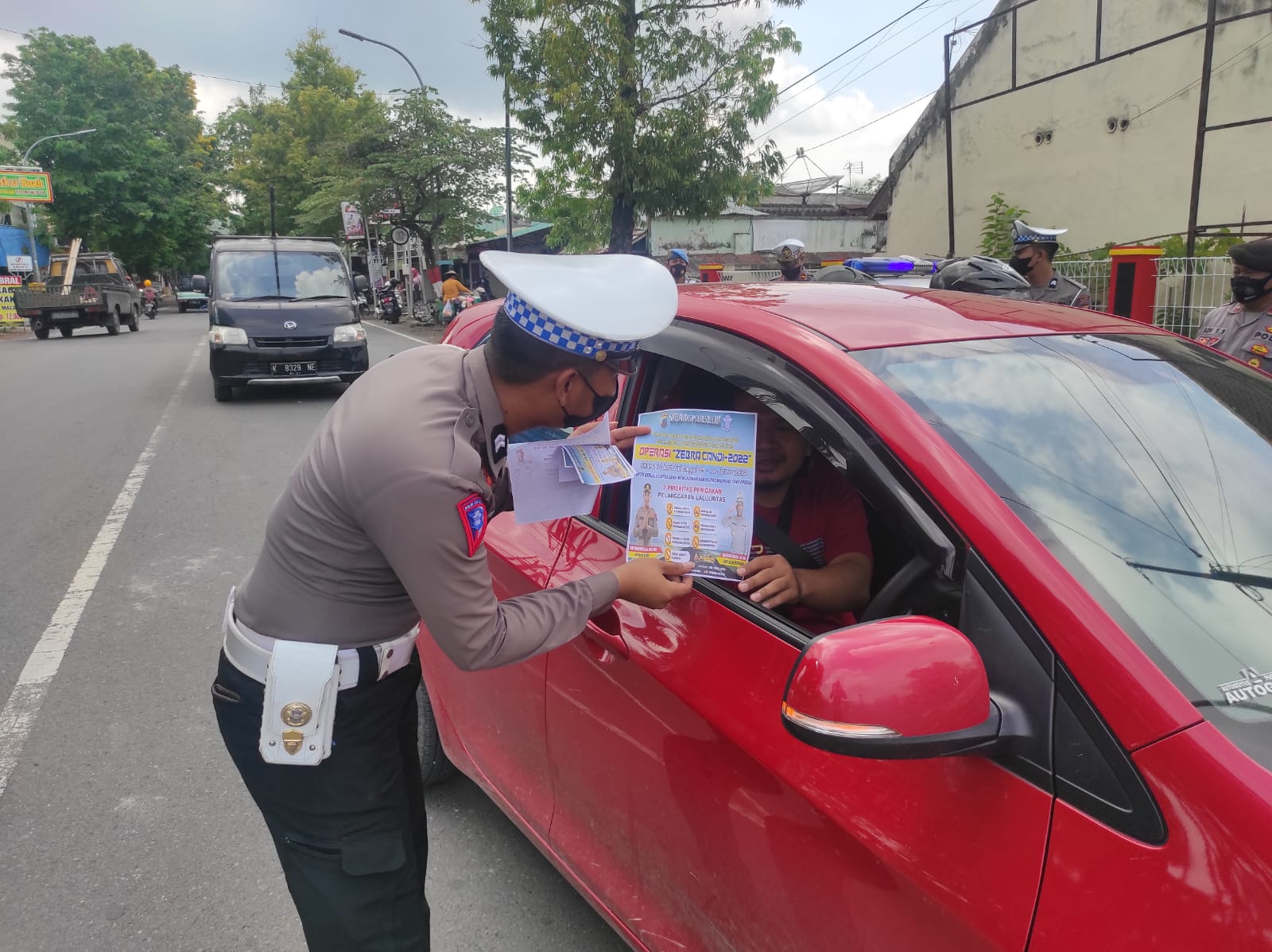 Satgas Operasi Zebra Polres Blora Bagikan Pamflet Tertib Berlalu Lintas Di Kawasan Tugu ...