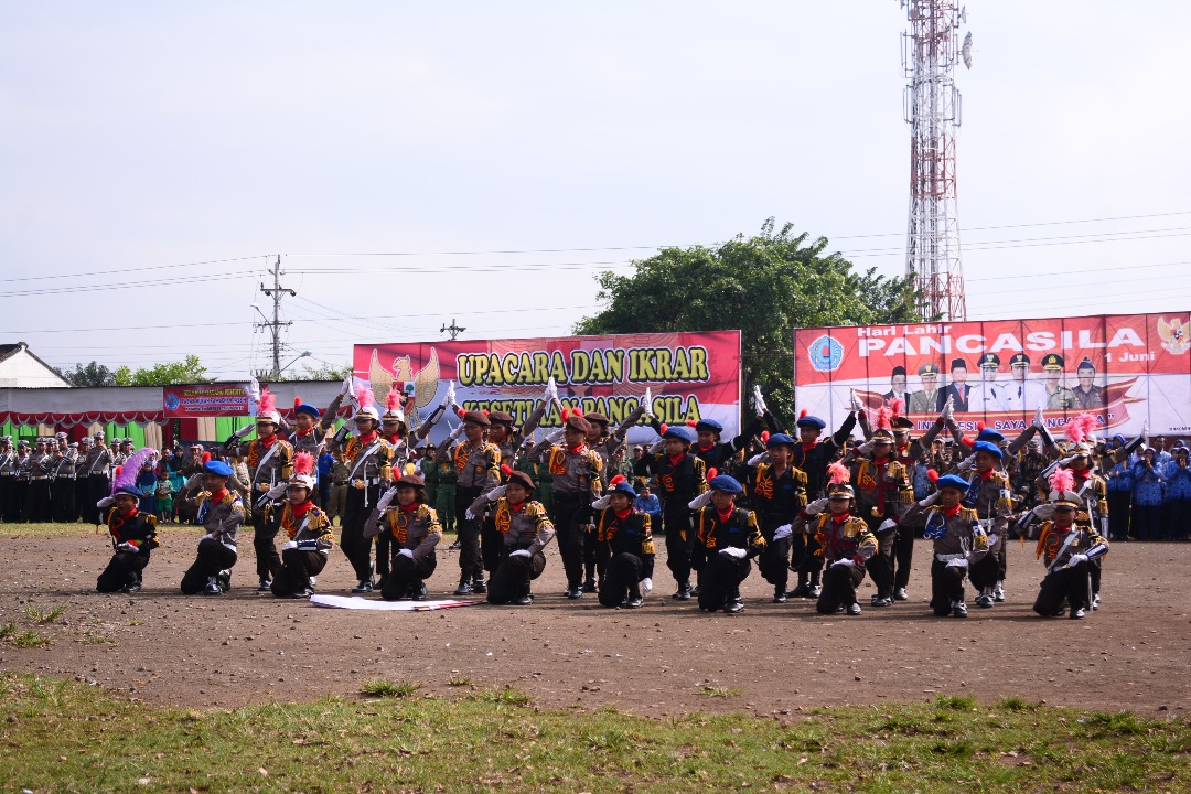 Aksi Pocil Polres Brebes, Pukau Ratusan Peserta Upacara Hari Lahirnya ... Aksi Pocil Polres Brebes, Pukau Ratusan Peserta Upacara Hari Lahirnya ...