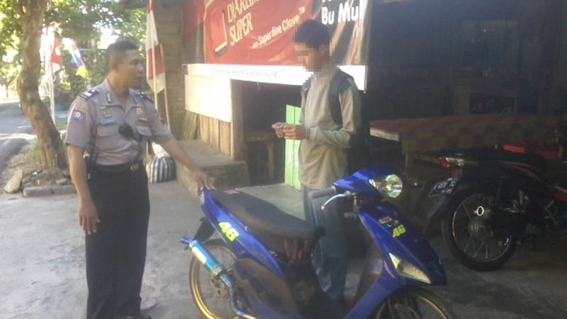 Polisi Bina Pelajar Mengendari Sepeda Protolan Tanpa Helm - Tribrata ...