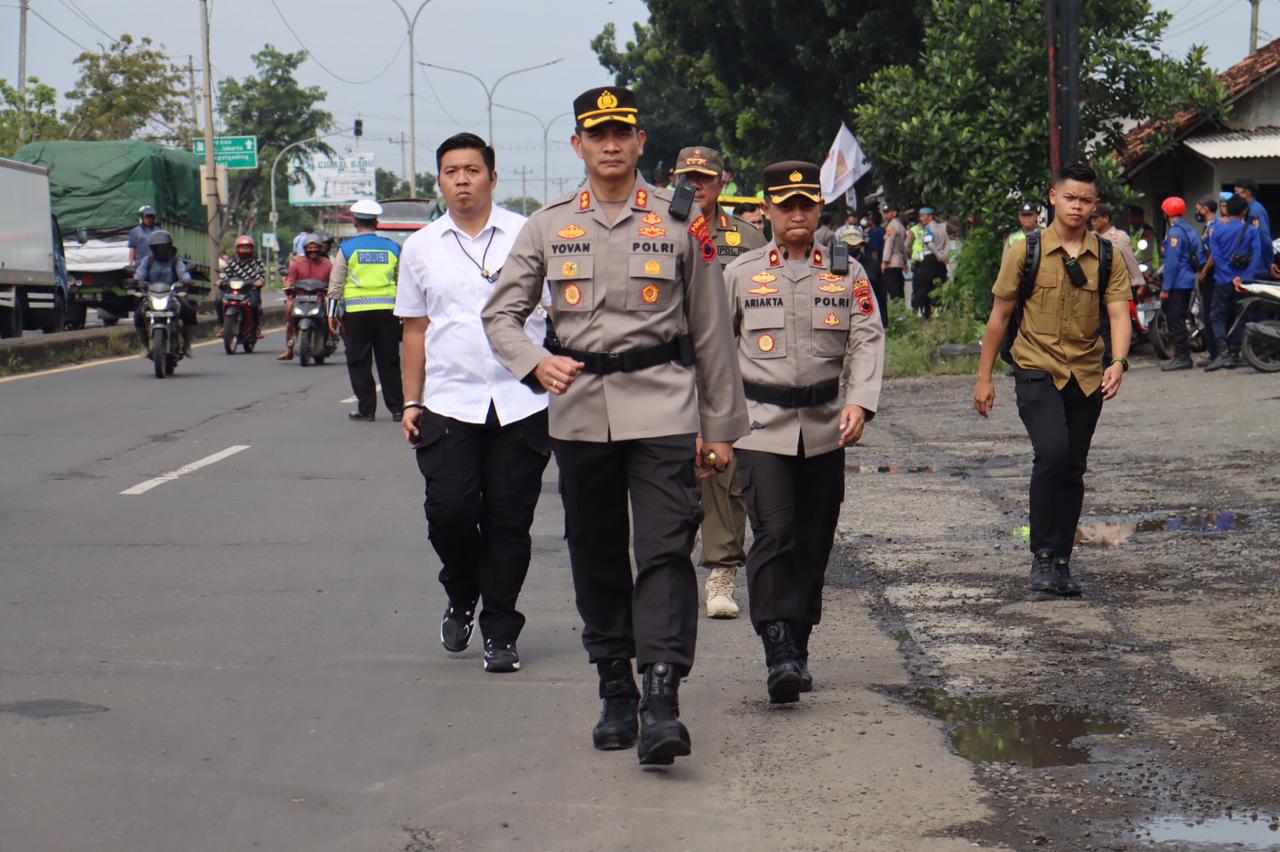 Berjalan Kondusif, TNI-Polri dan Satpol PP Amankan Penertiban Bangunan ... Berjalan Kondusif, TNI-Polri dan Satpol PP Amankan Penertiban Bangunan ...