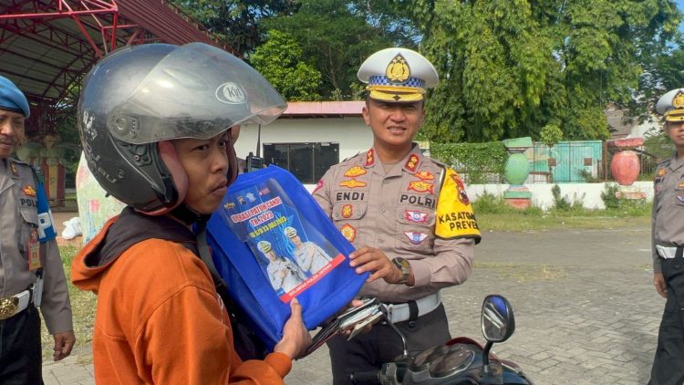 Ops Patuh Candi 2023 Digelar Secara Humanis, Petugas Gabungan Lakukan ... Ops Patuh Candi 2023 Digelar Secara Humanis, Petugas Gabungan Lakukan ...