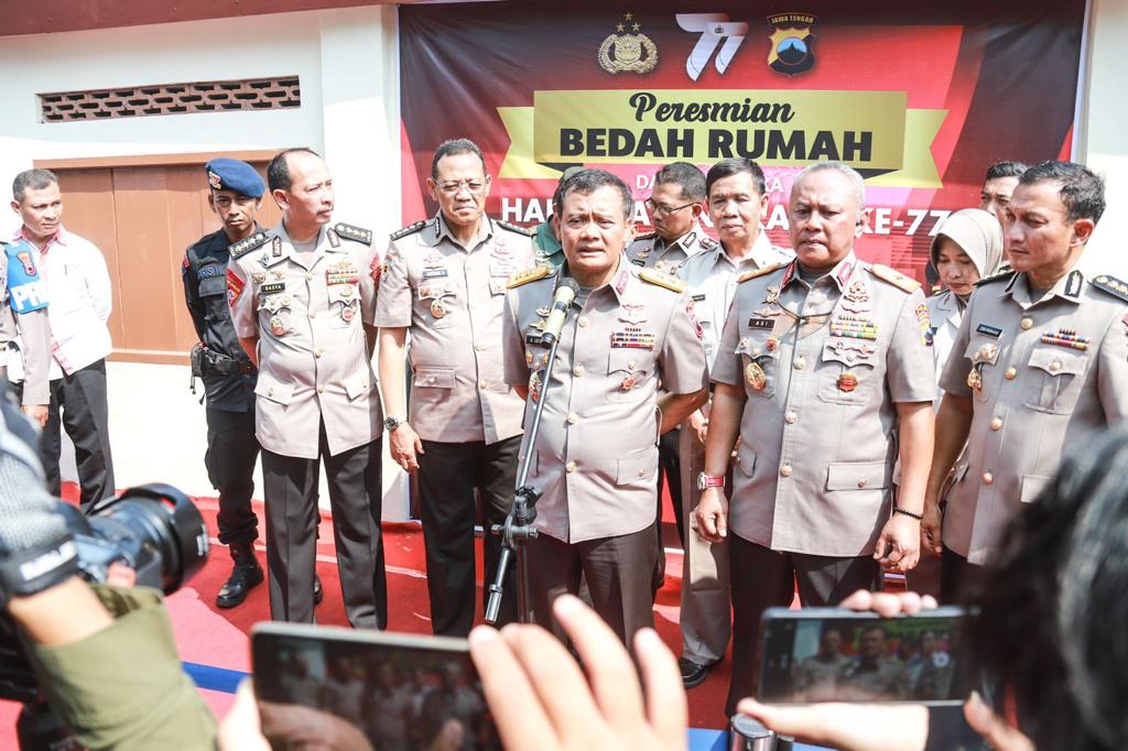 Tingkatkan Kesejahteraan Anggota, Kapolda Jateng Targetkan Bedah Rumah ... Tingkatkan Kesejahteraan Anggota, Kapolda Jateng Targetkan Bedah Rumah ...