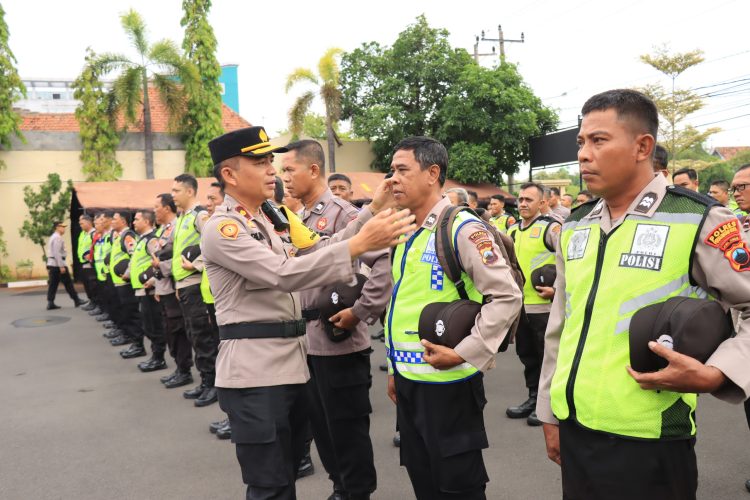Kapolres Pekalongan Kota Cek Kesiapan Personel Pengamanan TPS Pemilu 2024 - Tribrata News Jawa ...