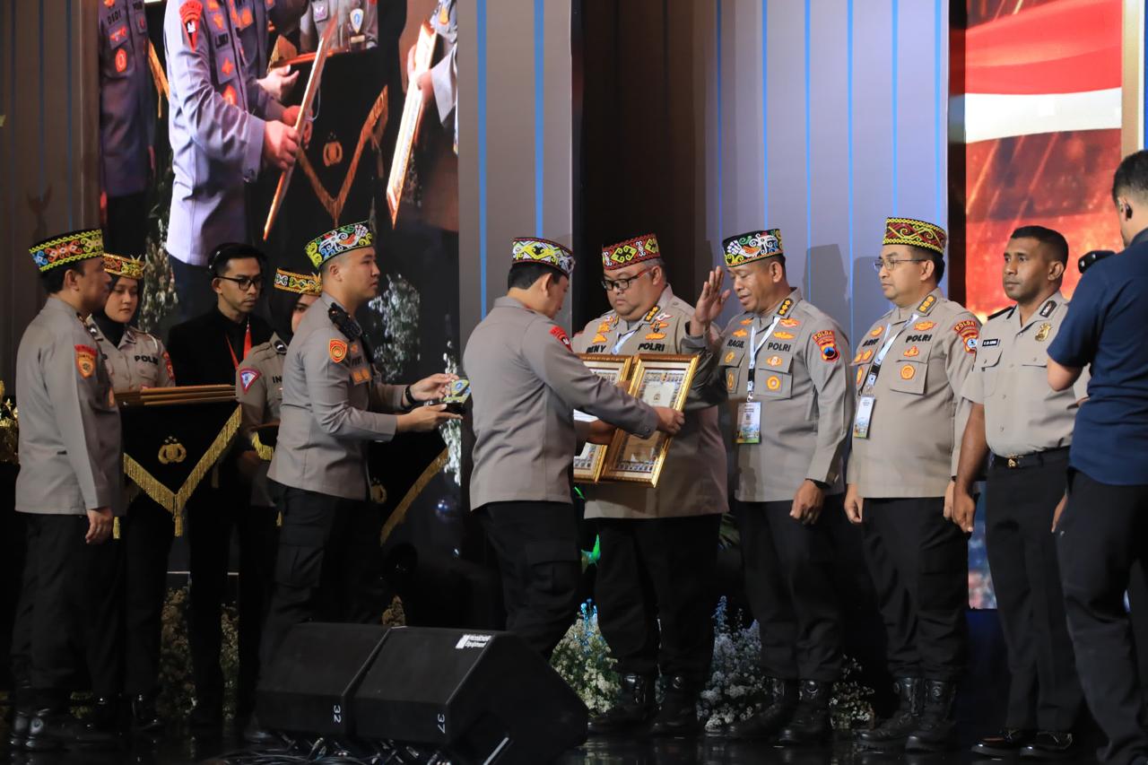 Kapolda Jateng Berikan Ucapan Terima Kasih Atas Prestasi Biro SDM Polda Jateng - Tribrata News ...