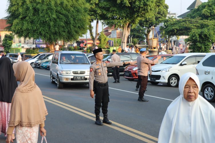 Beri Rasa Aman Masyarakat Saat Ibadah Idul Adha 1445 H, Polres Banjarnegara Lakukan Pengamananan ...