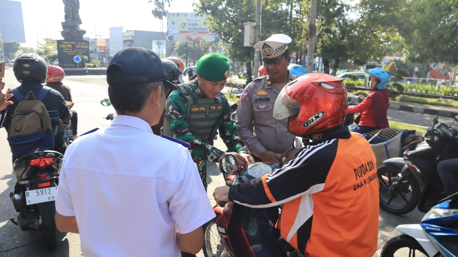 TNI-Polri, Satpol PP dan Dishub Bersinergi Sosialisasikan Operasi Patuh ... TNI-Polri, Satpol PP dan Dishub Bersinergi Sosialisasikan Operasi Patuh ...