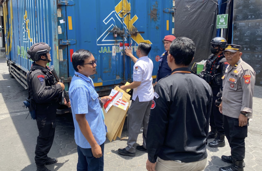 Pengawalan Ketat Dari Polda Jateng, Logistik Pemilukada 2024 Sampai ke Daerah dengan Selamat ...